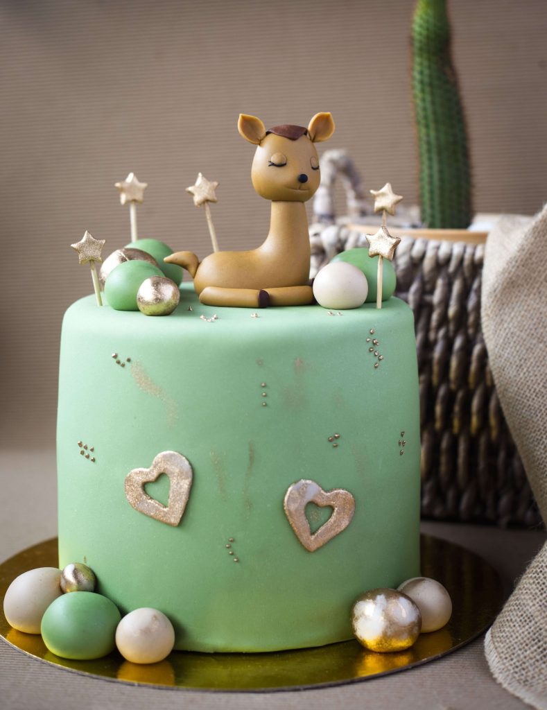 Ponqué Negro Pastillaje - Pastelería Yanuba