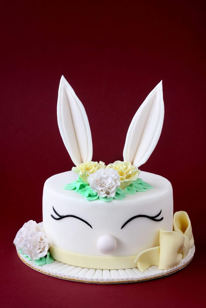 Ponque Blanco Pastillaje - Pastelería Yanuba