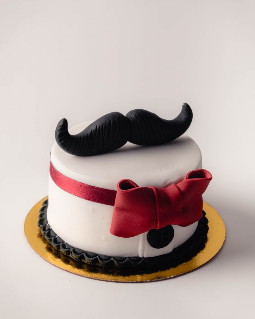 Ponqué Blanco Pastillaje - Pastelería Yanuba