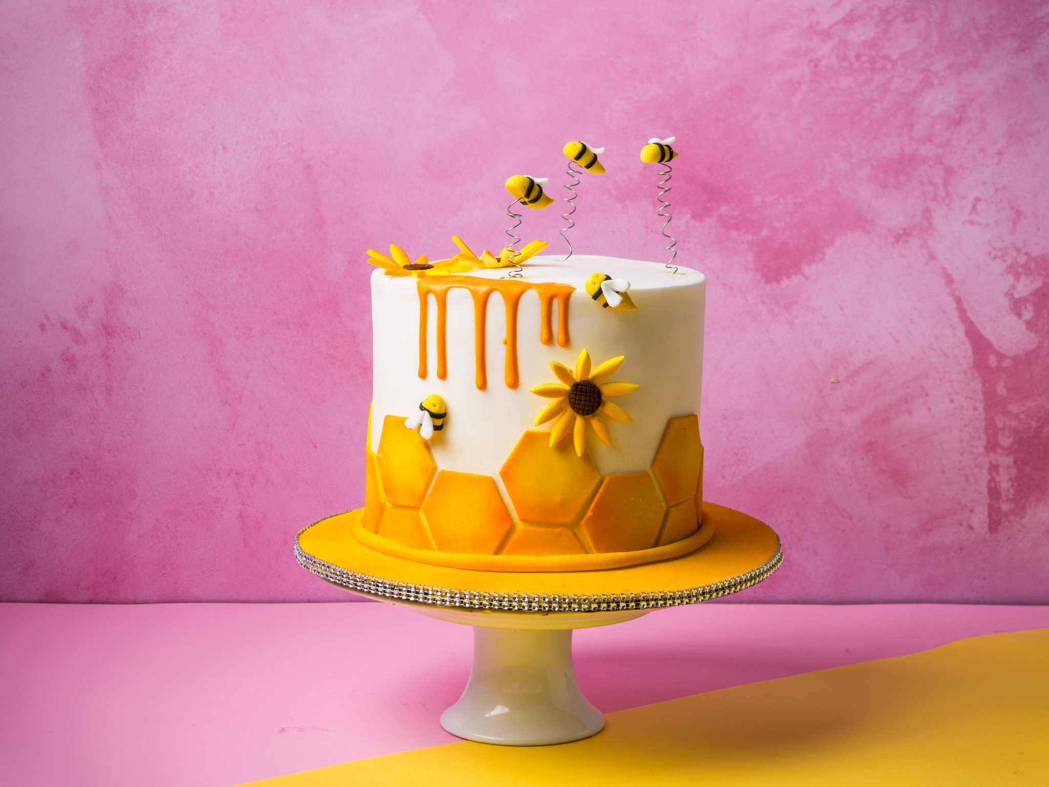 Ponqué Blanco Pastillaje - Pastelería Yanuba